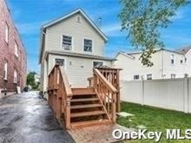 1 BR, 1 BA Apartment 44 1/2 Avenue A, Port Washington, NY 11050