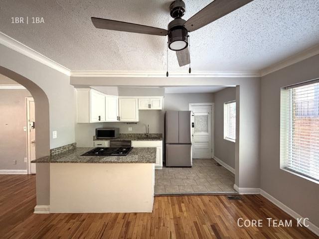 1 BR, 1 BA Apartment 4511 Roanoke Pkwy, Kansas City, MO 64111