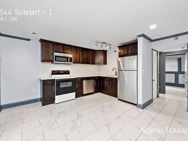1 BR, 1 BA Apartment 4544 Summit, Kansas City, MO 64111