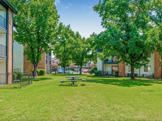 1 BR, 1 BA Apartment 4600 West Pioneer Drive, Irving, TX 75061