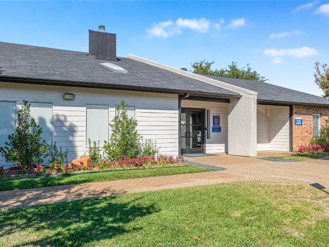 1 BR, 1 BA Apartment 4600 West Pioneer Drive, Irving, TX 75061