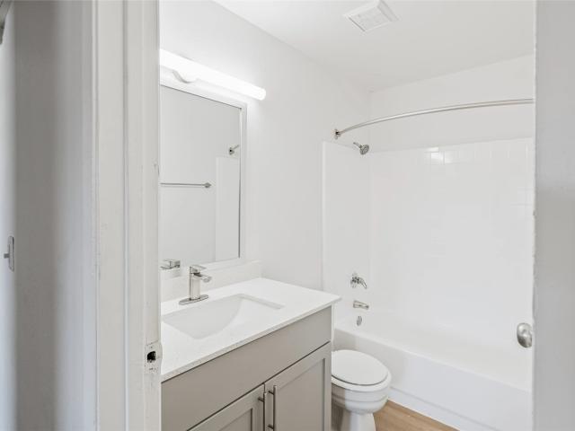 1 BR, 1 BA Apartment 4600 West Pioneer Drive, Irving, TX 75061