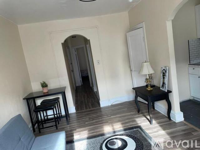 1 BR, 1 BA Apartment 4725 Walnut Street, Unit 2nd fl Front, Philadelphia, PA 19139