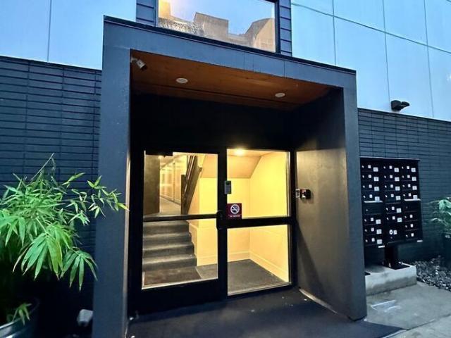 1 BR, 1 BA Apartment 4731 12th Ave NE, Seattle, WA 98105