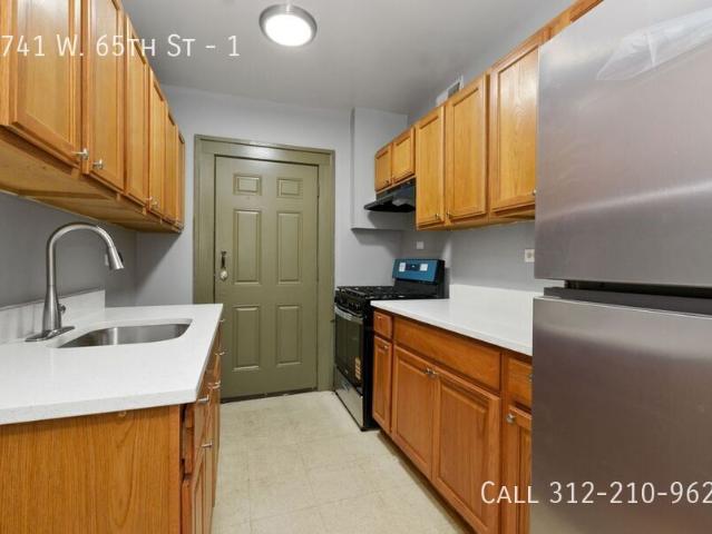 1 BR, 1 BA Apartment 4741 W. 65th St, Chicago, IL 60629