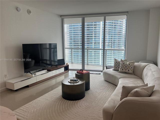1 BR, 1 BA Apartment 475 Brickell Avenue, Miami, FL 33131