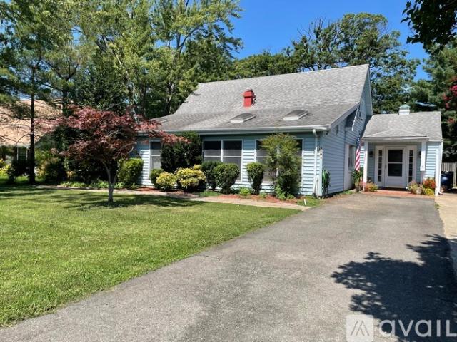 1 BR, 1 BA Apartment 4804 Upland Dr, Alexandria, VA 22310