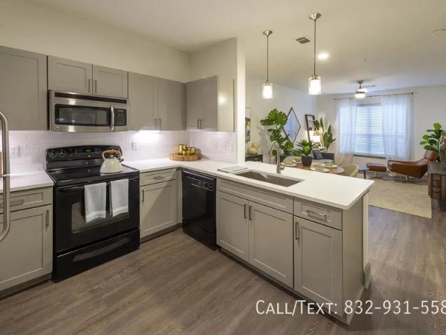 1 BR, 1 BA Apartment 4858 Westpark Dr, Houston, TX 77027