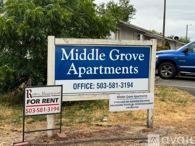1 BR, 1 BA Apartment 4886 Silverton Rd NE, Unit #4/Office location Salem, OR 97305