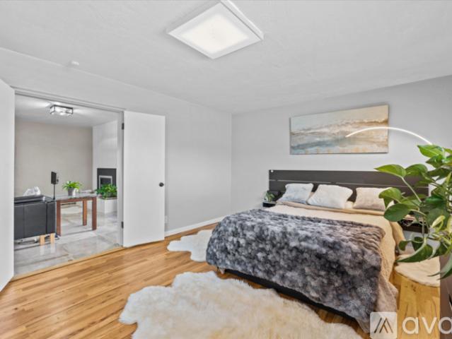 1 BR, 1 BA Apartment 4908 Burton Ave SE, Unit Texas Room, Albuquerque, NM 87108