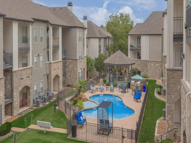 1 BR, 1 BA Apartment 402 Holland Avenue Unit 325, San Antonio, TX 78212