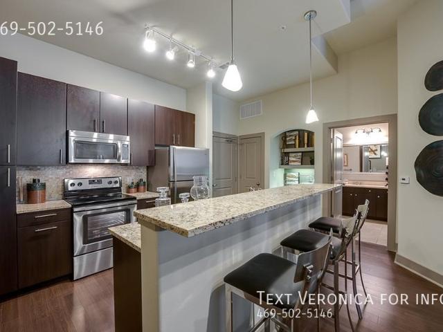 1 BR, 1 BA Apartment 4030 North Central Expressway, Dallas, TX 75204