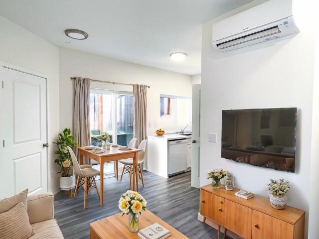 1 BR, 1 BA Apartment 4041 7th Ave NE Unit Townhouse C Rm4 Shared Bathroom, Seattle, WA 98105