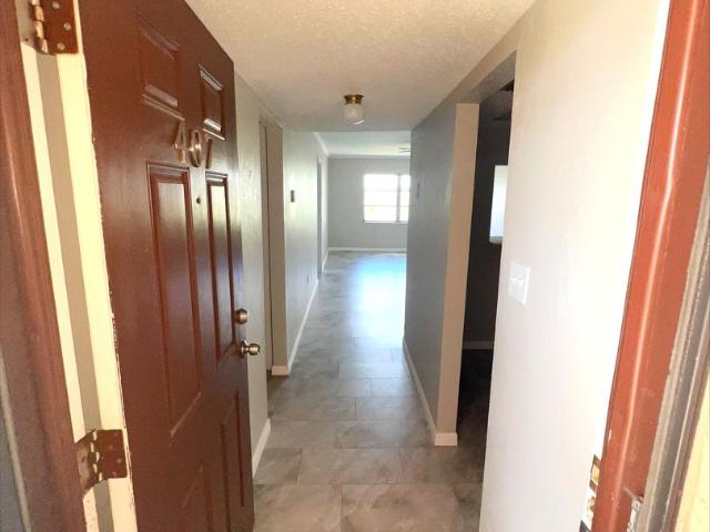1 BR, 1 BA Apartment 4109 Lake Bayshore Drive, Bradenton, FL 34205
