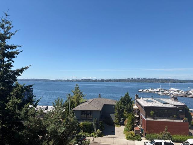 1 BR, 1 BA Apartment 410 Lake Street South Unit 8, Kirkland, WA 98033