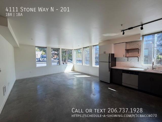 1 BR, 1 BA Apartment 4111 Stone Way N, Seattle, WA 98103