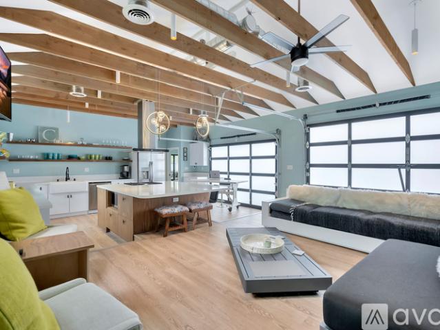 1 BR, 1 BA Apartment 416 Virginia St, Unit Pool House Room: www.VivaBeachLife.com, 310 658 8831, El Segundo, CA 90245
