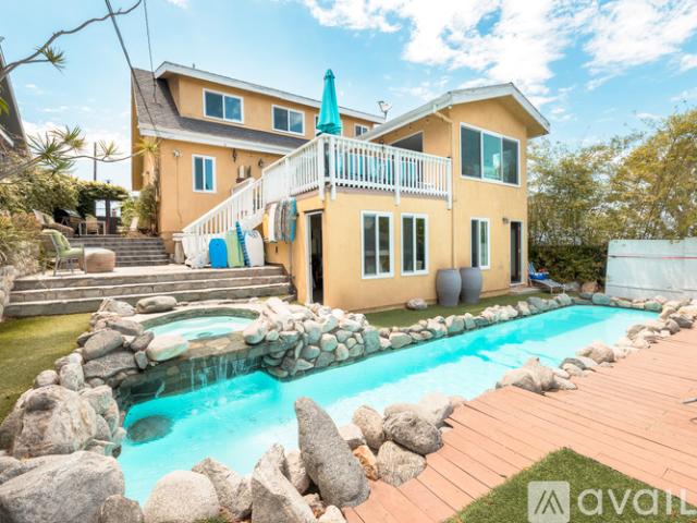 1 BR, 1 BA Apartment 416 Virginia St Beach Penthouse Main Home, El Segundo, CA 90245