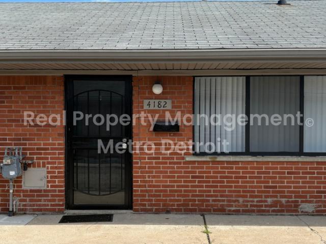 1 BR, 1 BA Apartment 4182 Drouillard St, Lincoln Park, MI 48146