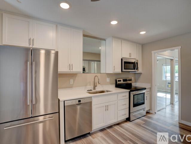 1 BR, 1 BA Apartment 418 10th Ave, Unit 2, Coralville, IA 52241