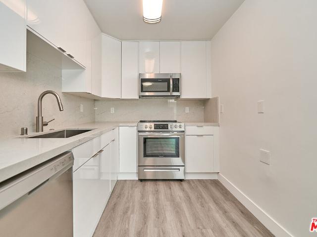1 BR, 1 BA Apartment 425 South Willaman Drive, Los Angeles, CA 90048