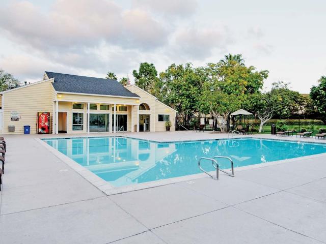 1 BR, 1 BA Apartment 4392 West Point Loma Boulevard Unit 1 bed, 1 bath, $2518, San Diego, CA 92107