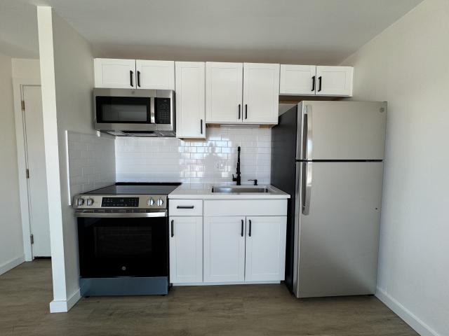 1 BR, 1 BA Apartment 4 Twining St, Plainville, CT 06062