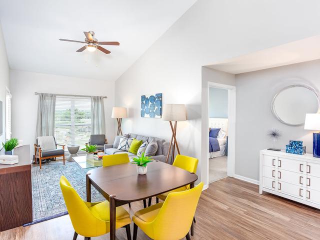1 BR, 1 BA Apartment 5400 N Summit Street Unit 4107, Kansas City, MO 64118
