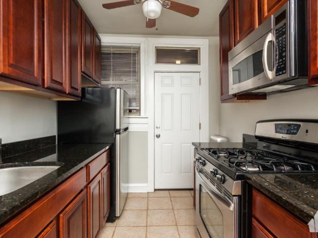 1 BR, 1 BA Apartment 544 West Surf, Chicago, IL 60657