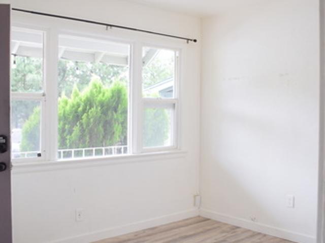 1 BR, 1 BA Apartment 550 Shastina Drive, Unit 4, Weed, CA 96094