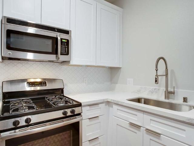 1 BR, 1 BA Apartment 5557 West 6th Street, Los Angeles, CA 90036