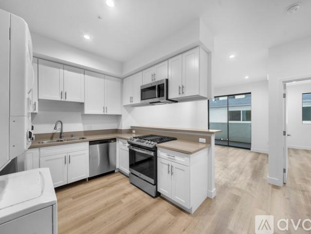 1 BR, 1 BA Apartment 5612 Lexington Ave, Unit 203, Los Angeles, CA 90038