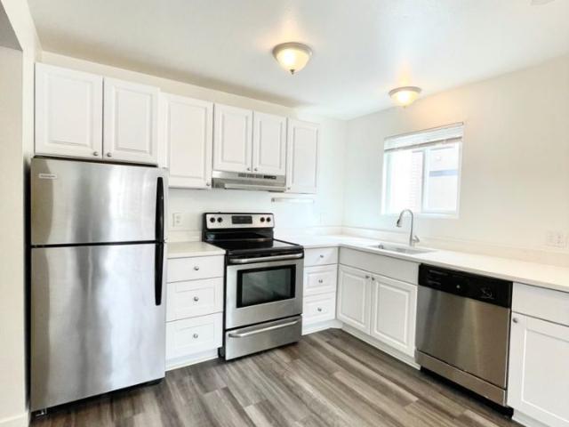 1 BR, 1 BA Apartment 5630 California Ave SW Unit 21, Seattle, WA 98136