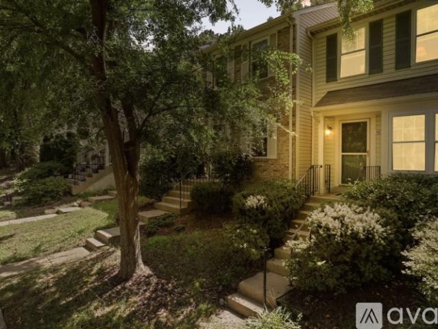 2 BR, 3 BA Apartment 5680 White Dove Ln, Unit N/A, Clifton, VA 20124