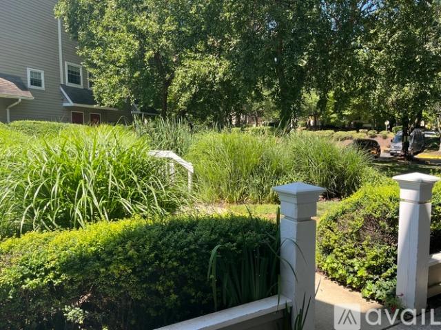 1 BR, 1 BA Apartment 5701 Chapman Mill Drive, North Bethesda, MD 20852