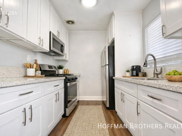 1 BR, 1 BA Apartment 5716 La Mirada Ave, Los Angeles, CA 90038
