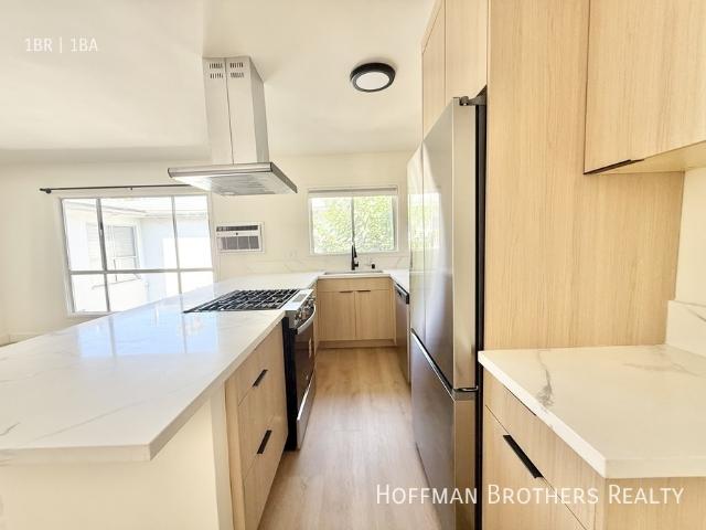 1 BR, 1 BA Apartment 5757 La Mirada Ave, Los Angeles, CA 90038