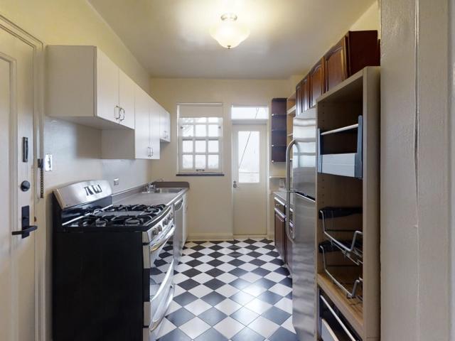 1 BR, 1 BA Apartment 5801 South Dorchester Avenue Unit B02, Chicago, IL 60637