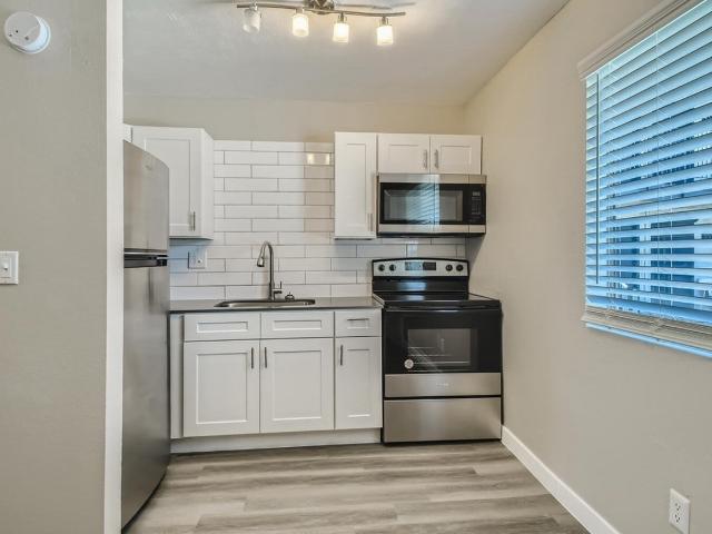 1 BR, 1 BA Apartment 5902 W Royal Palm Rd Unit 130, Glendale, AZ 85302