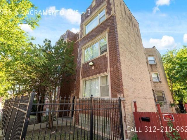 1 BR, 1 BA Apartment 5956 S Sacramento Ave, Chicago, IL 60629