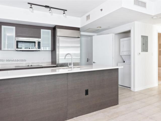 1 BR, 1 BA Apartment 500 Brickell Avenue, Miami, FL 33131