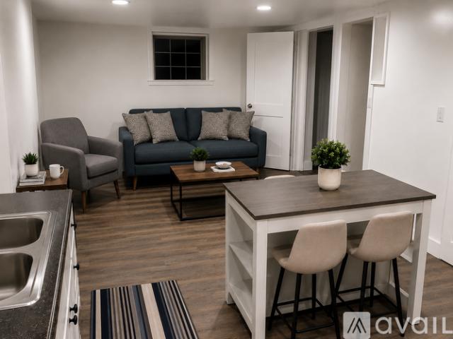 1 BR, 1 BA Apartment 5035 West Henderson Street, Unit B, Chicago, IL 60641