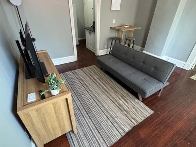 1 BR, 1 BA Apartment 505 East Chestnut Street, Unit A, Bloomington, IL 61701