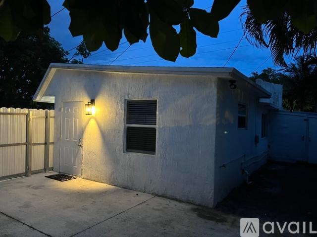 1 BR, 1 BA Apartment 508 Southwest 2nd Avenue, Unit Back unit, Dania Beach, FL 33004