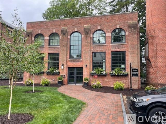 1 BR, 1 BA Apartment 50 Round Hill Rd, Unit 3, Northampton, MA 01060