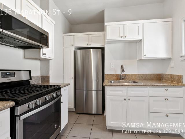 1 BR, 1 BA Apartment 5135 Marathon St, Los Angeles, CA 90038