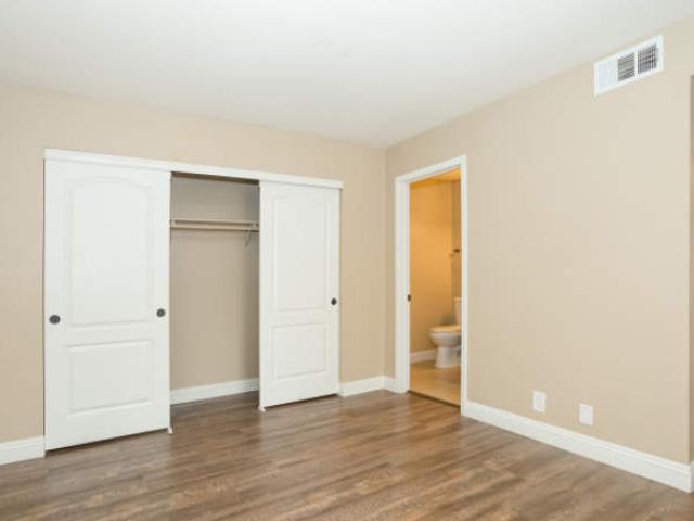 1 BR, 1 BA Apartment 5150 E Sahara Ave, Las Vegas, NV 89142