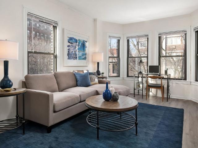1 BR, 1 BA Apartment 515 W Briar Pl Unit 602, Chicago, IL 60657