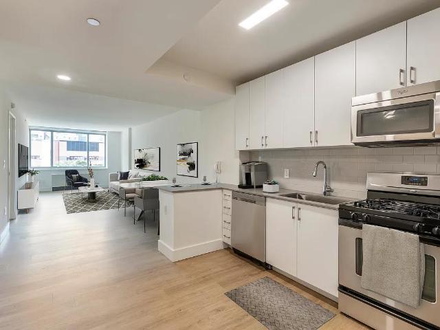 1 BR, 1 BA Apartment 515 West 52nd St, Manhattan, NY 10019
