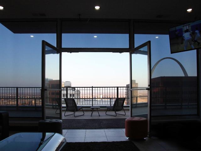 1 BR, 1 BA Apartment 515 Olive Street Unit 1506, Saint Louis, MO 63101